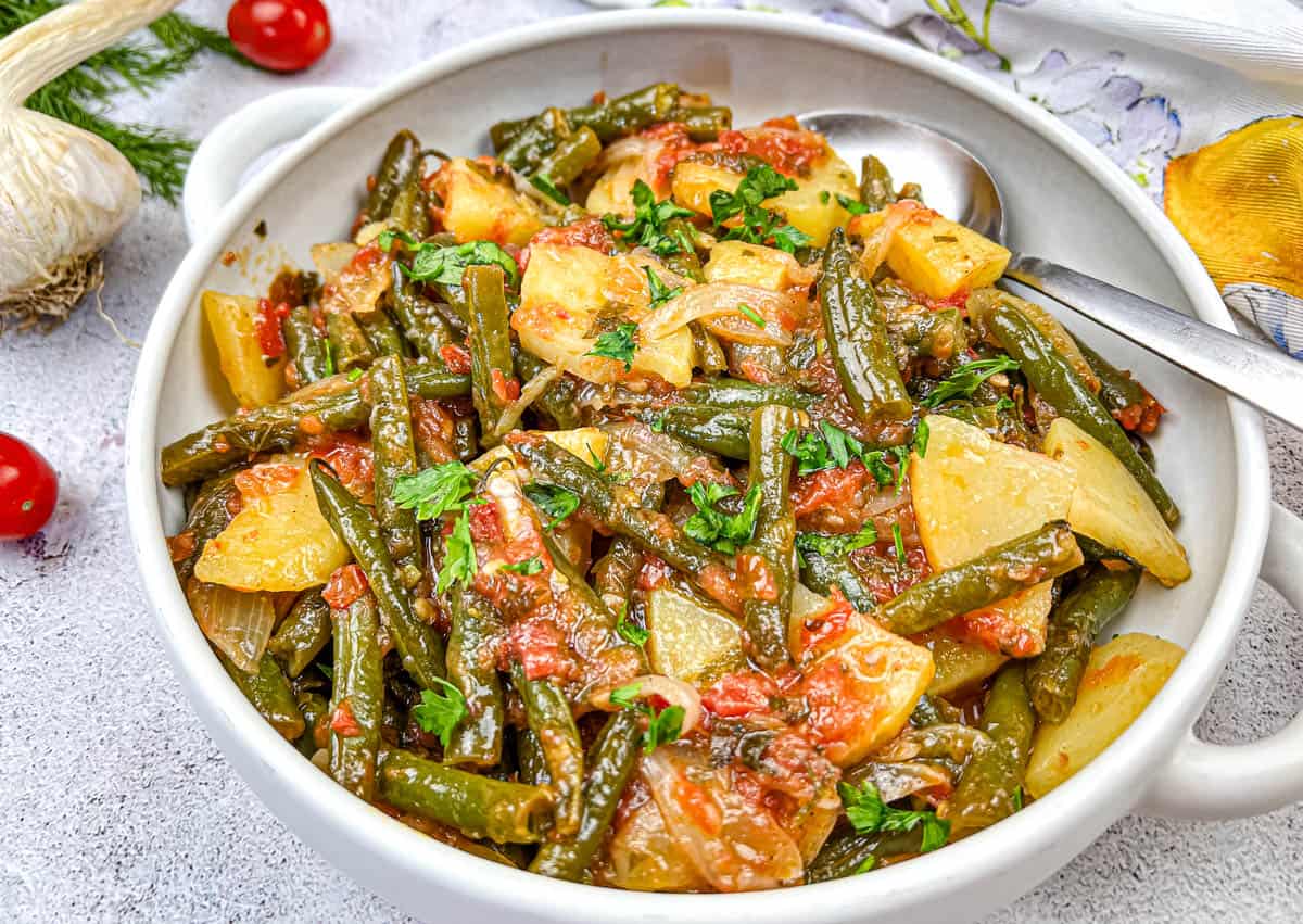 27 fresh Mediterranean dishes that don’t need fixing after the first bite