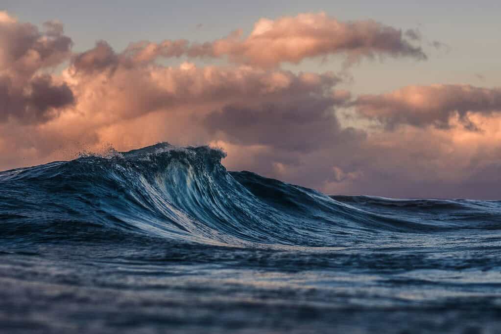Alien oceans may have waves that break every rule we know from Earth
