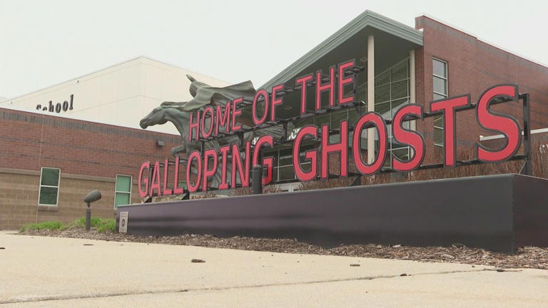 Community split on Kaukauna teacher at center of social media controversy