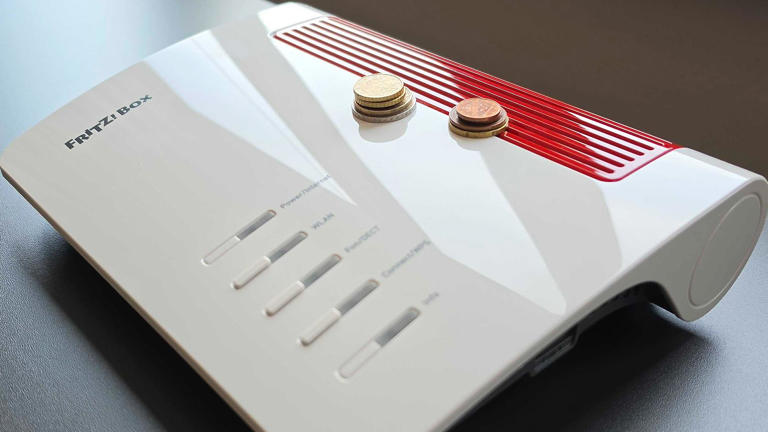 Viraler Trick? Was bringt es, eine Münze auf den Router zu legen?