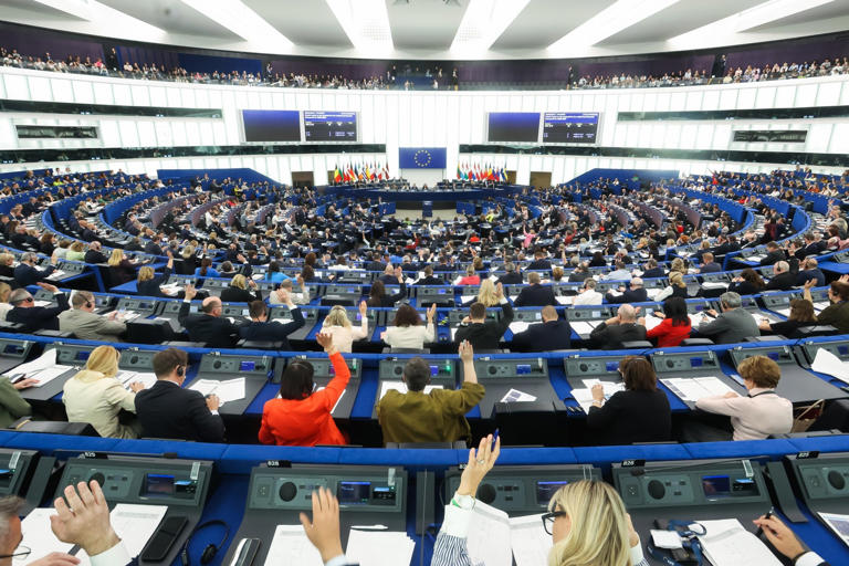 Ευρωκοινοβούλιο: Σε θέσεις μάχης για το Πολυετές Δημοσιονομικό Πλαίσιο ...