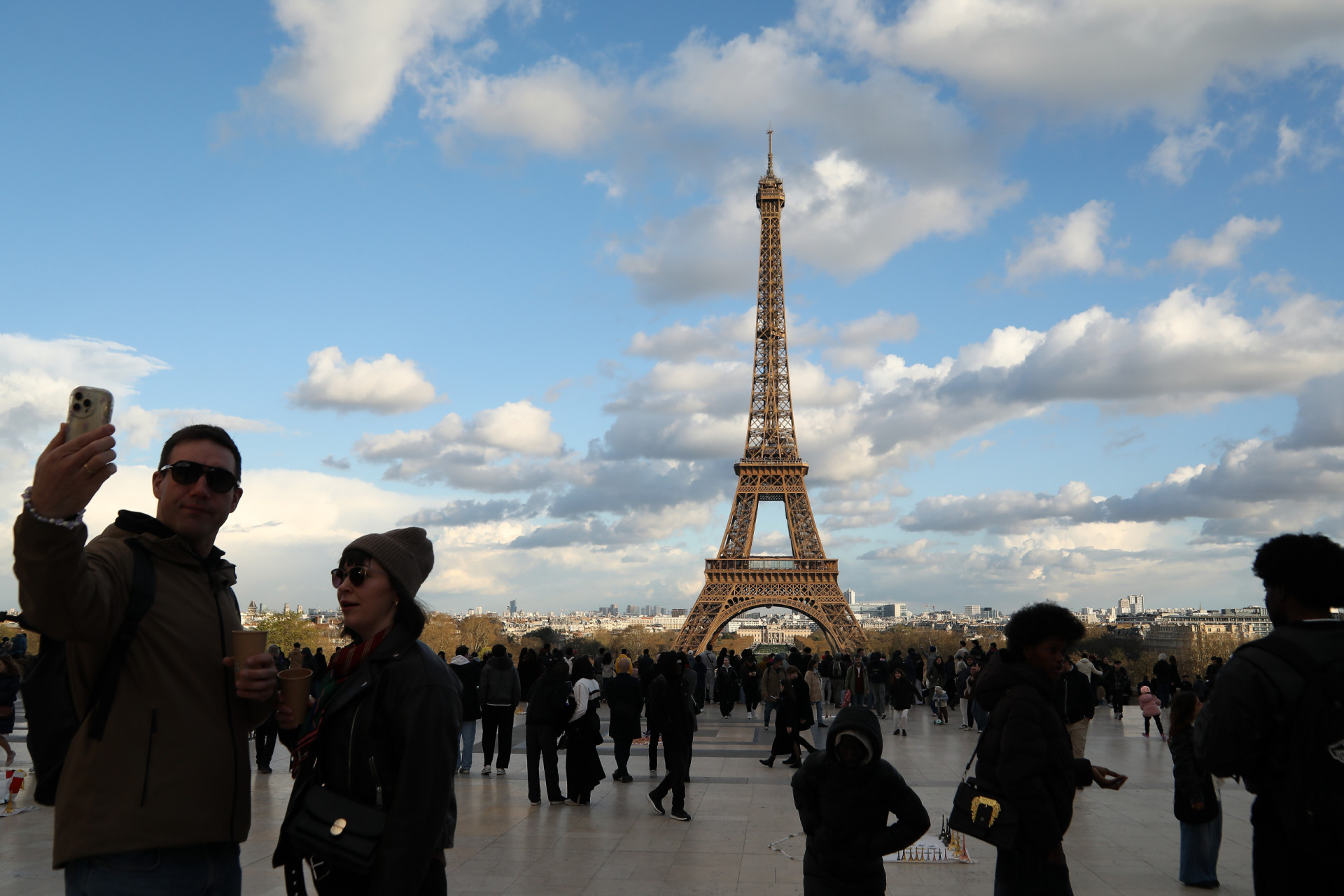 The world's biggest tourist attractions in winter and summer