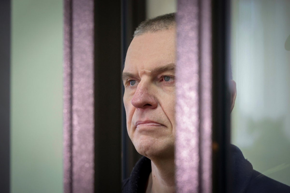 Bielorrusia libera al periodista Andrzej Poczobut en un canje de ...