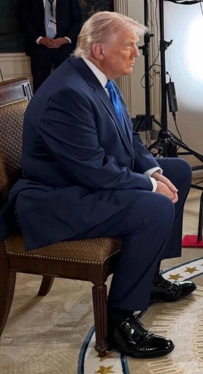 Donald Trump 'diaper' rumors spiral after suit bulge spotted during 60 ...