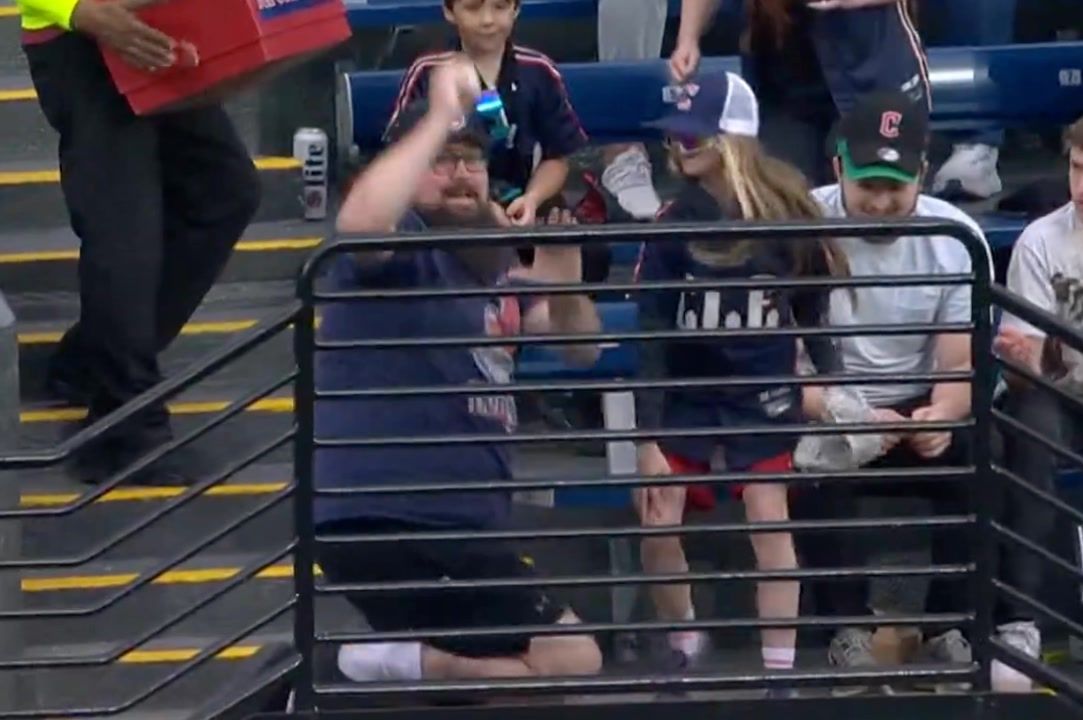 Guardians fan puts 'Phillies Karen' to shame by ripping ball from girl