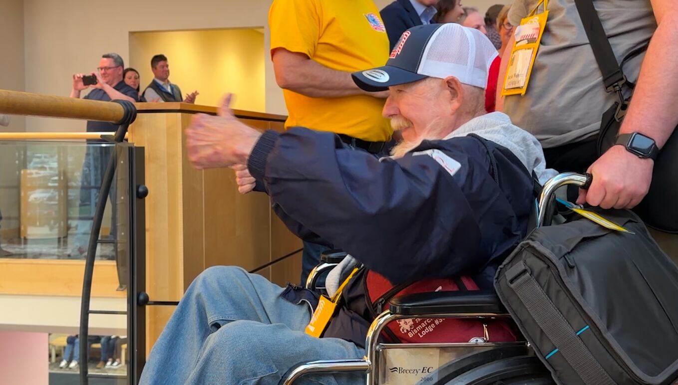 Welcome home veterans! Hundreds gather to say thank you