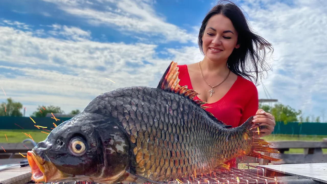 ¡Increíble carpa de 12 kg con caviar real! Filetes de pescado deliciosos