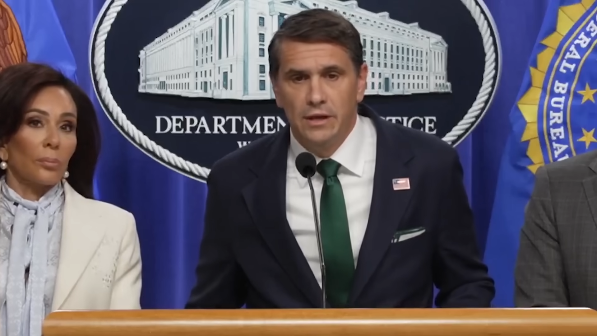 Trump caught on hot mic – then clip starts circulating