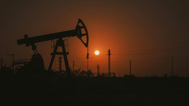 Oil prices jump as Hormuz blockade looms over fossil-fuel exit talks