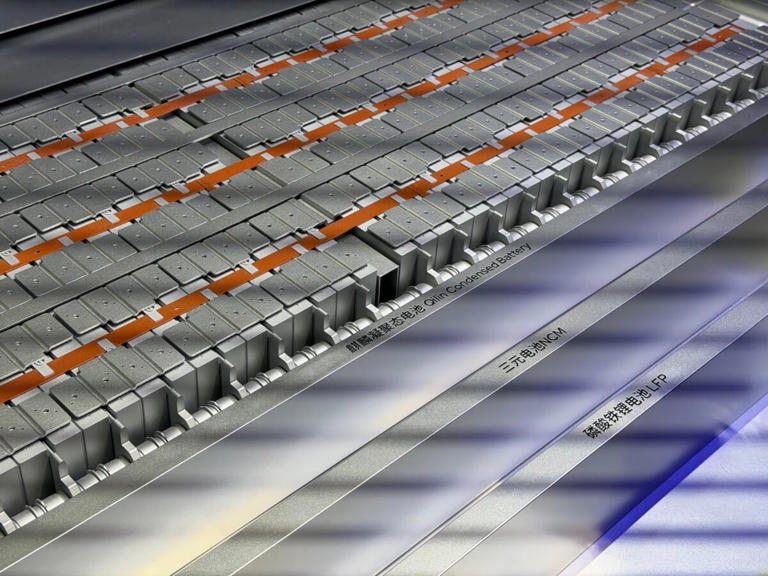 Batteries de voitures électriques : l’usine européenne de CATL accumule ...