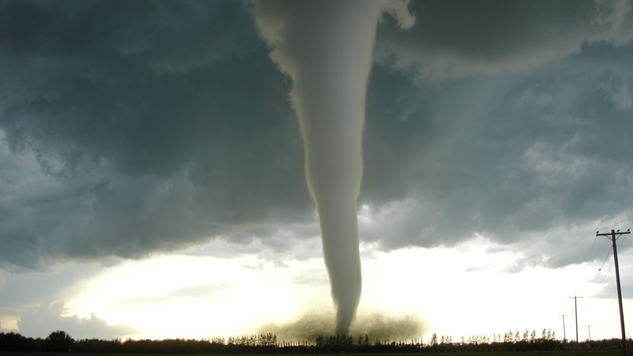 US tornado count tops 430 in 2026 as forecasters warn peak still ahead