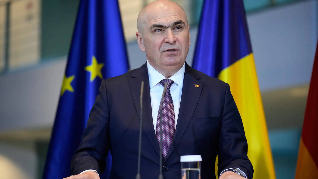 Romanian political crisis: Socialists and hard-right party unite ...