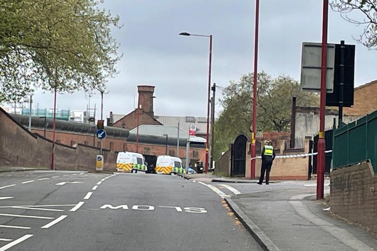 Man 'scaling wall' outside HMP Birmingham sparks huge police response