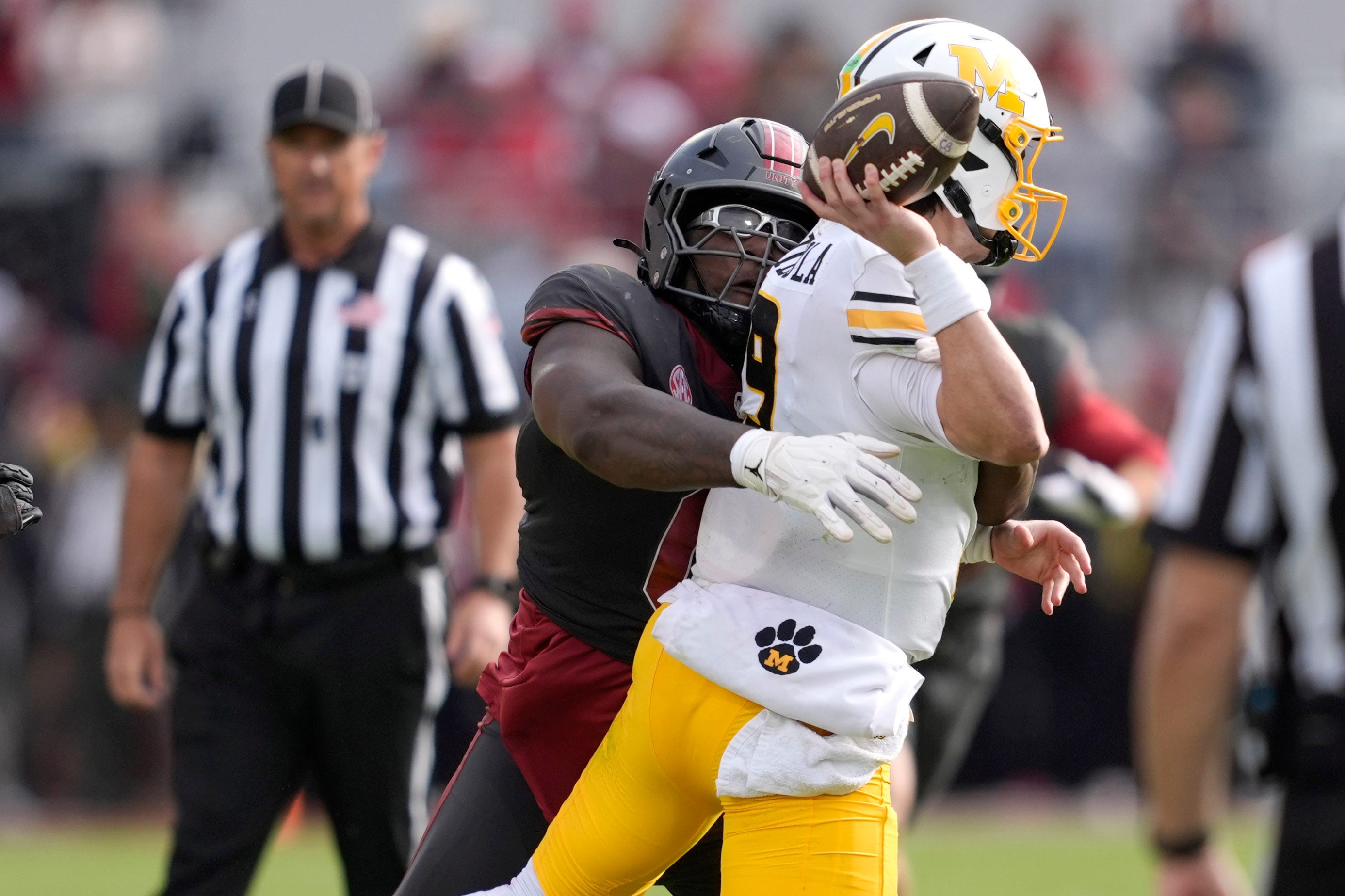 Bucs land another defensive lineman in a way-too-early mock draft