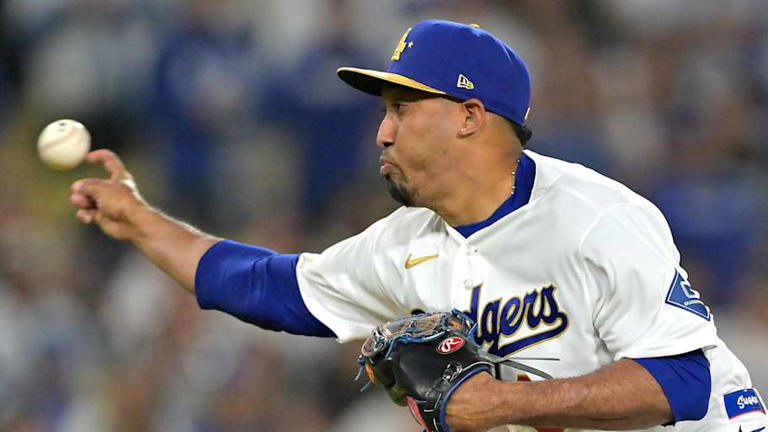 2026 NL reliever of the year race breakdown: Mason Miller vs. Edwin Diaz