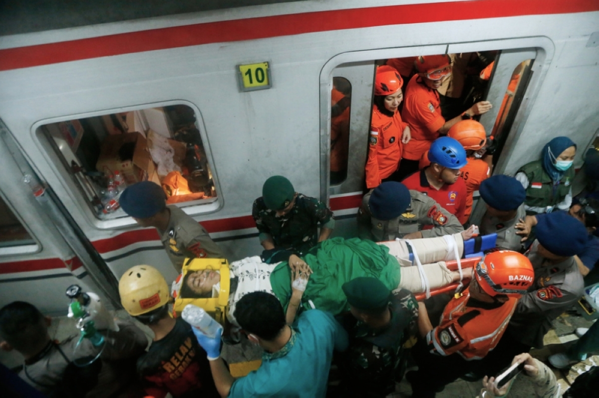 14 dead in Indonesian train crash; probe launched