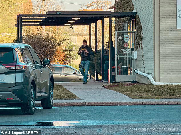 Feds raid more than 20 businesses in Minneapolis amid alleged Somali ...