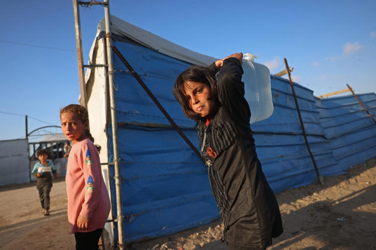 Gazans deprived of water in Israel's 'engineered' crisis, experts say