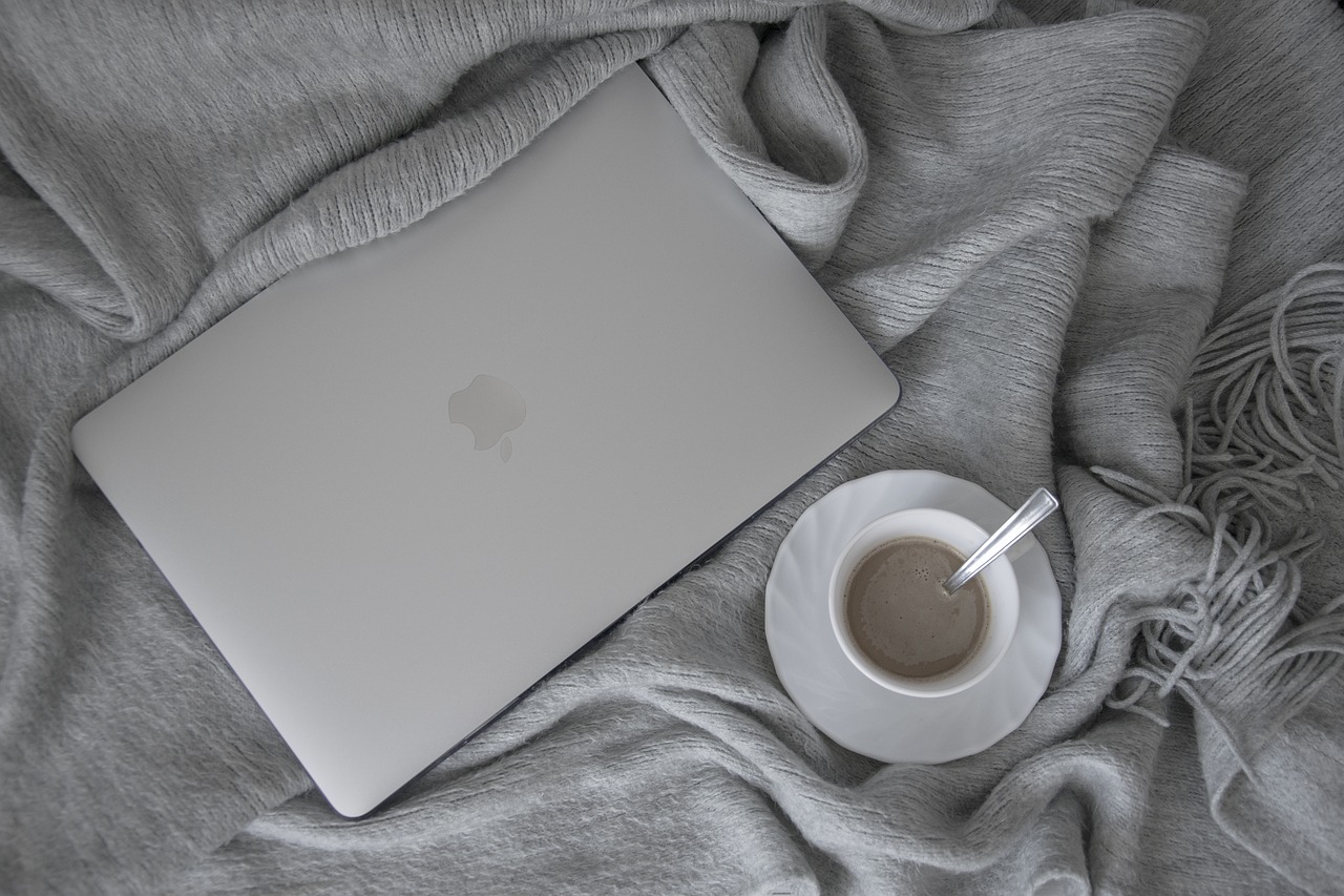 The laptop power shift: Why Apple is set to dethrone Dell in a falling ...
