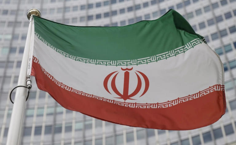 Labor crisis in Iran: The professional class loses two million jobs ...