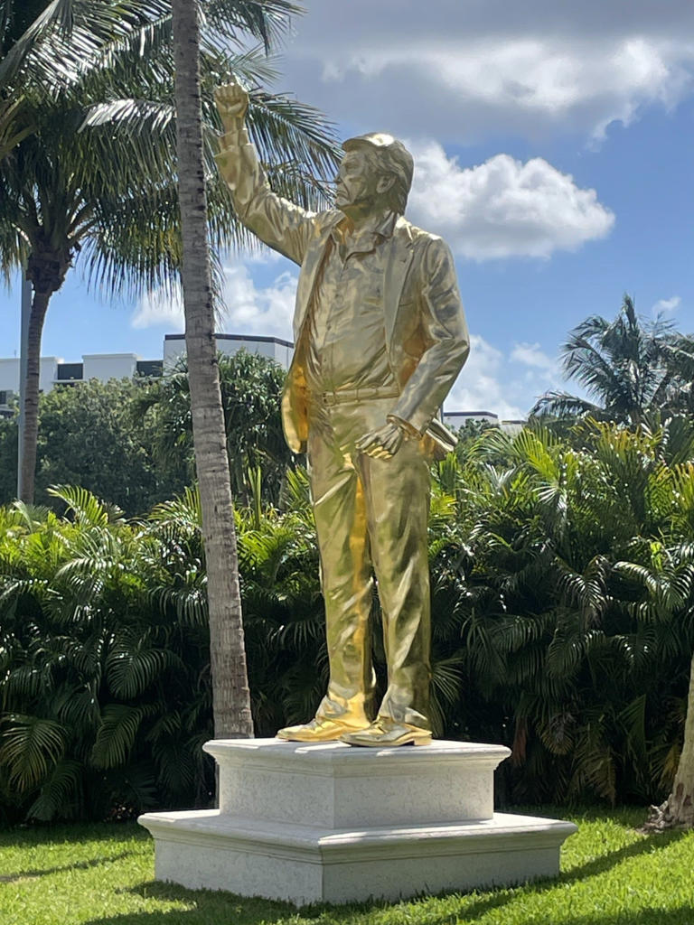 Golfers see gold statue of Trump in Miami and reactions are priceless