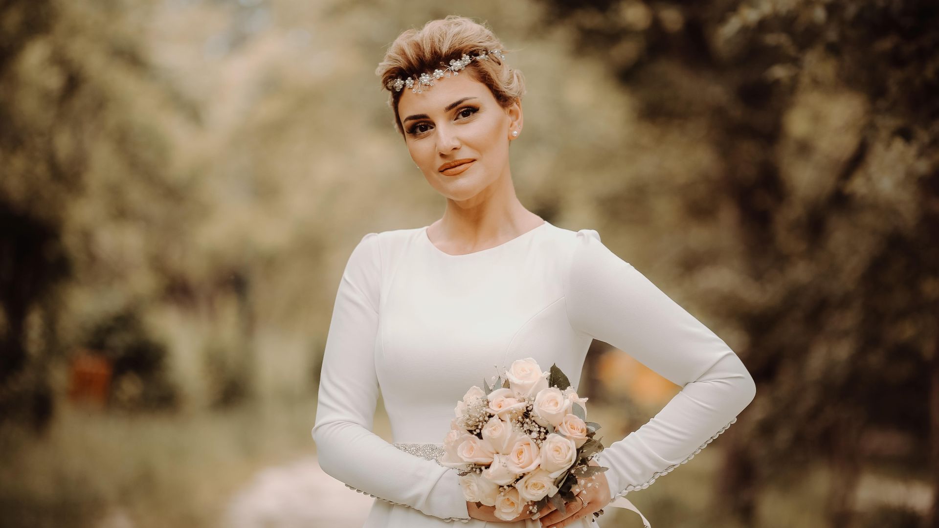 20 beautiful wedding gown ideas for women over 50