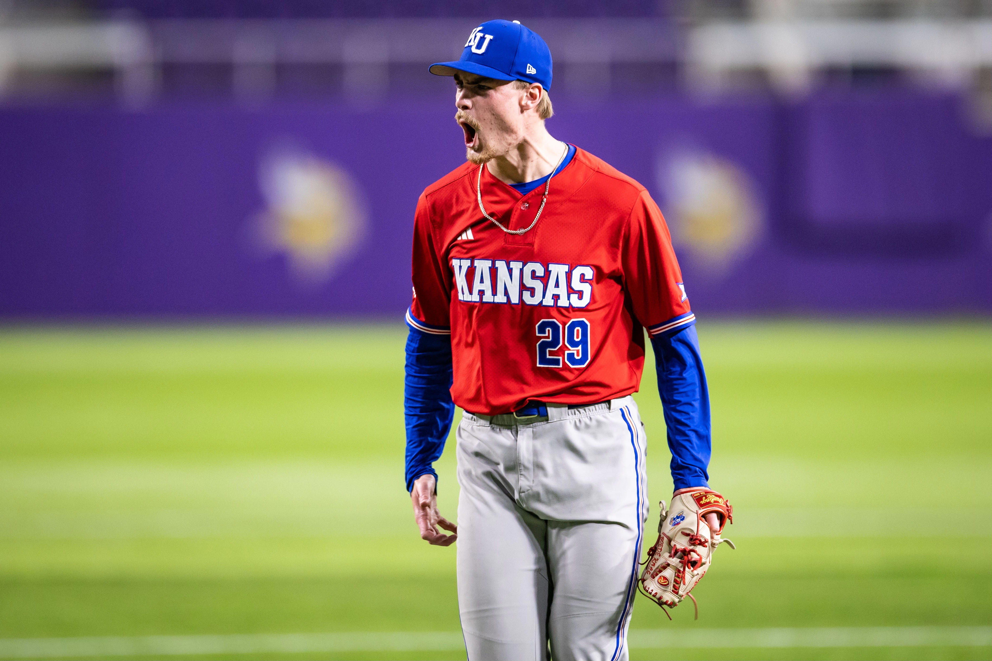 Kansas vs Oklahoma baseball live updates: Sooners earn Game 1 upset