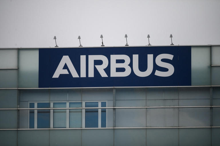 Airbus sticks to plane delivery goal despite engine shortage