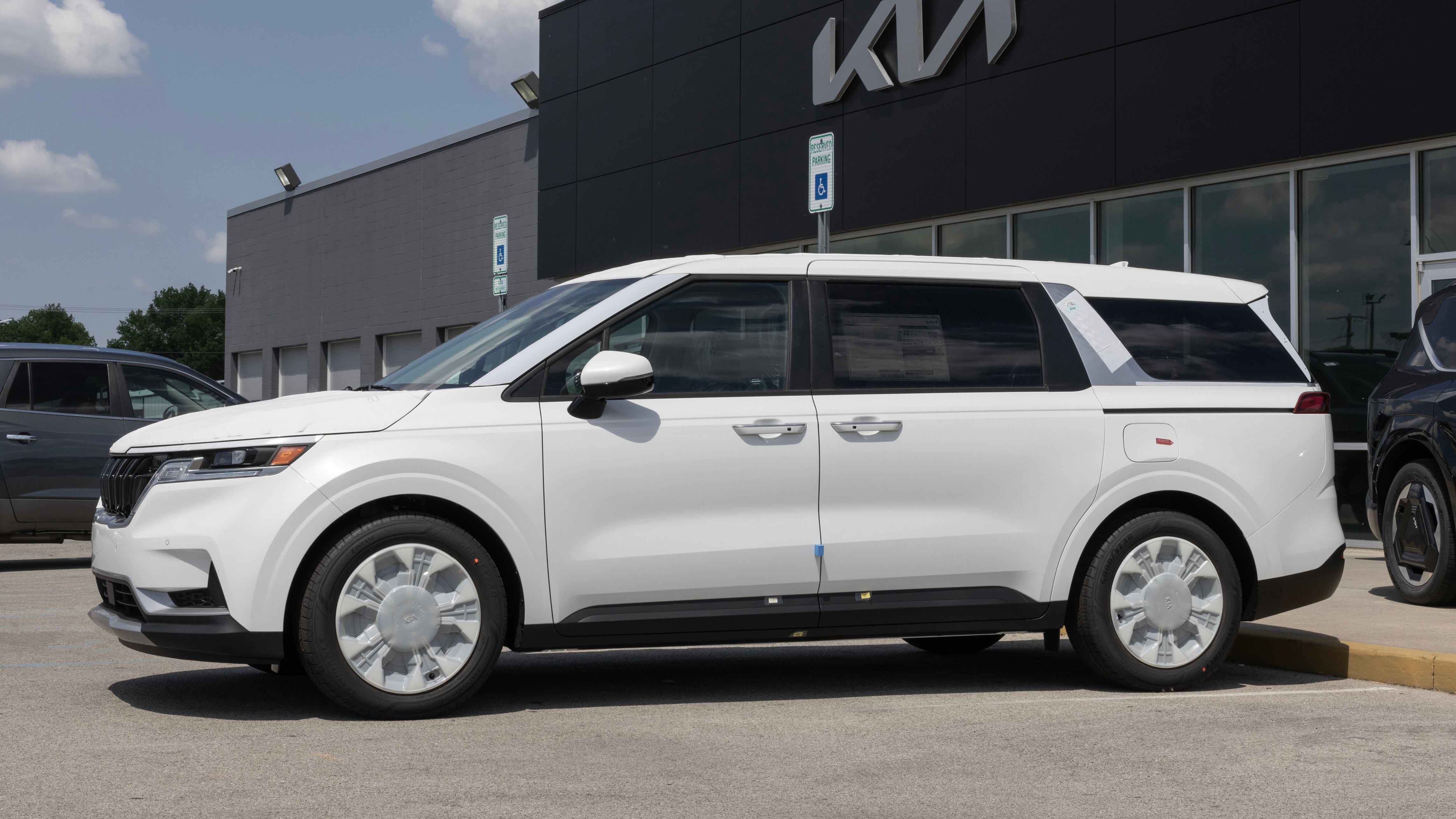 Recall alert: 141K Kia Carnivals recalled over fuel leak