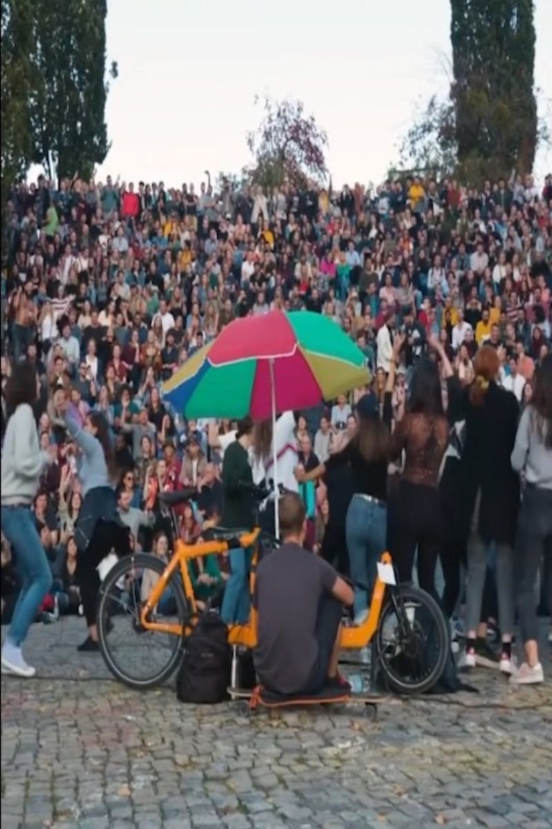 De la division à l'harmonie : le pouvoir du karaoké au Mauerpark