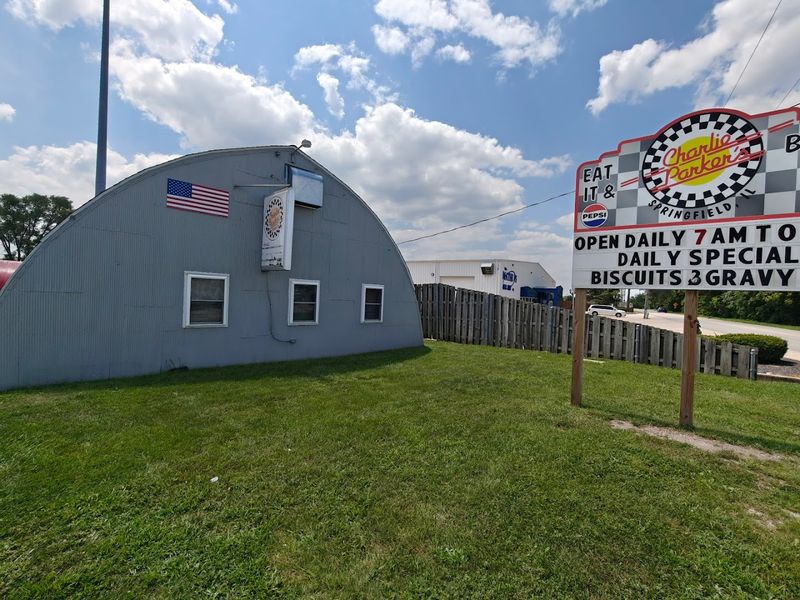 This WWII hangar in Illinois became an unlikely diner destination