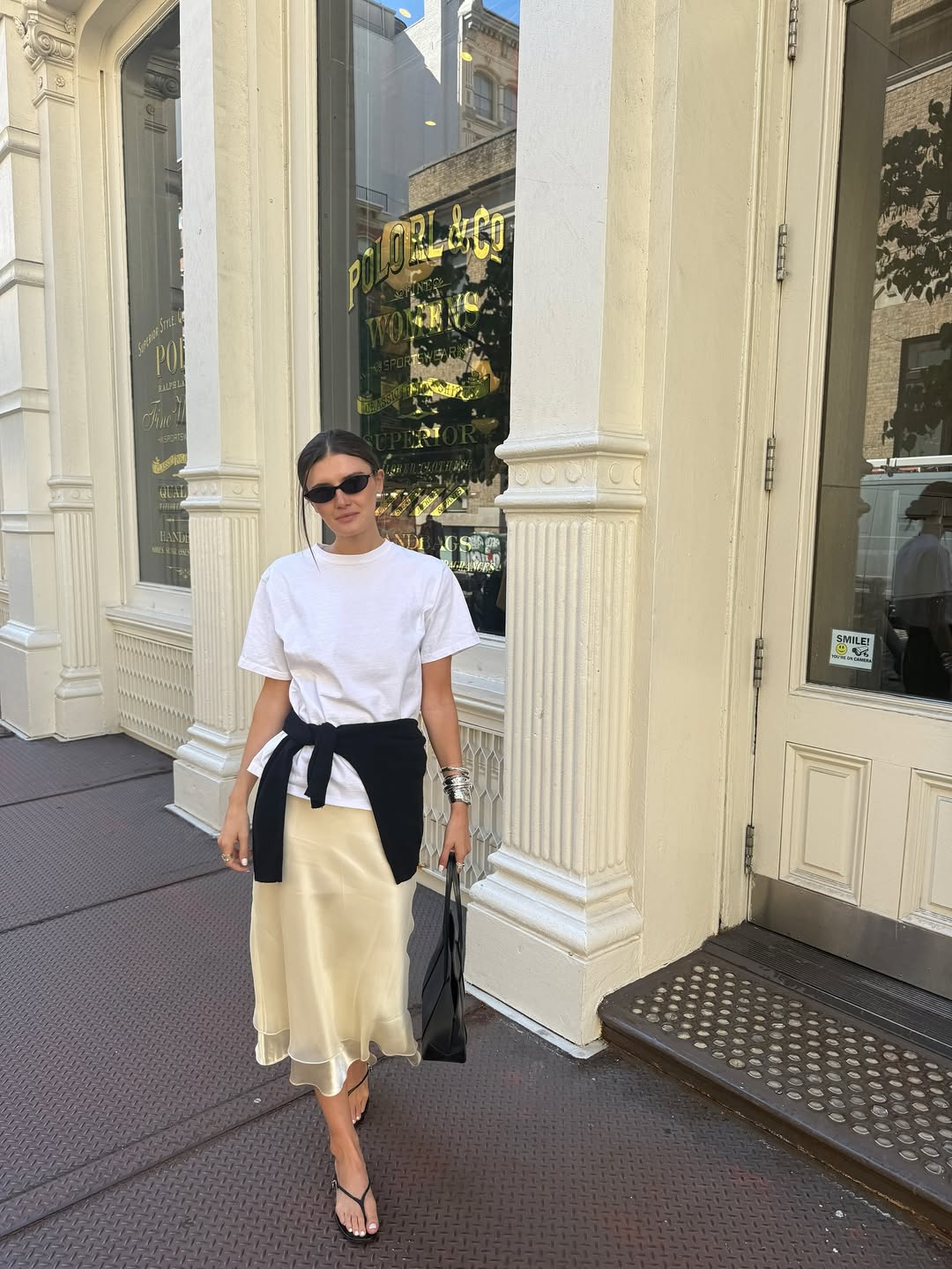 6 elegant flip-flop outfits fashion people are wearing this summer