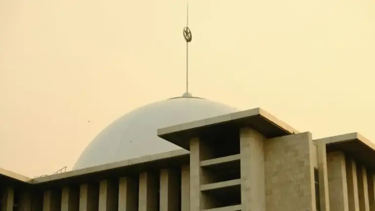 Simak jadwal waktu shalat untuk wilayah Kuningan besok Kamis, 25 Juni 2026