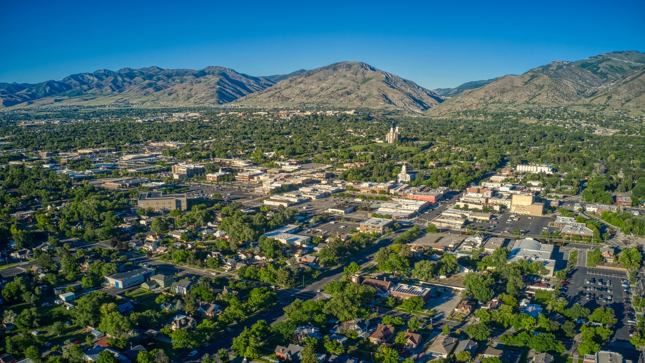 This small Utah city has a turquoise lake, a canyon, and ice cream ...