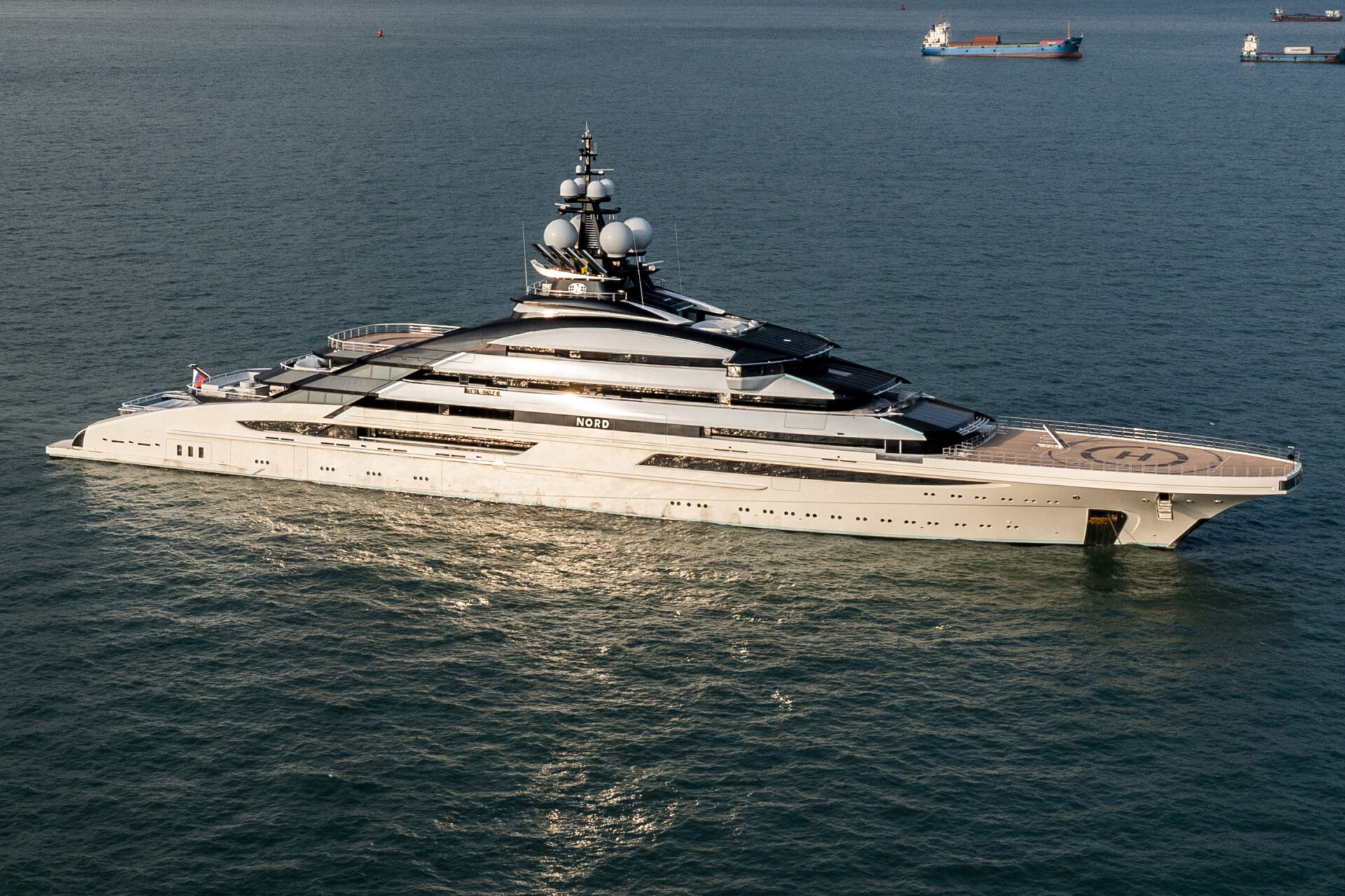 A Russian superyacht secretly crossed through the Strait of Hormuz