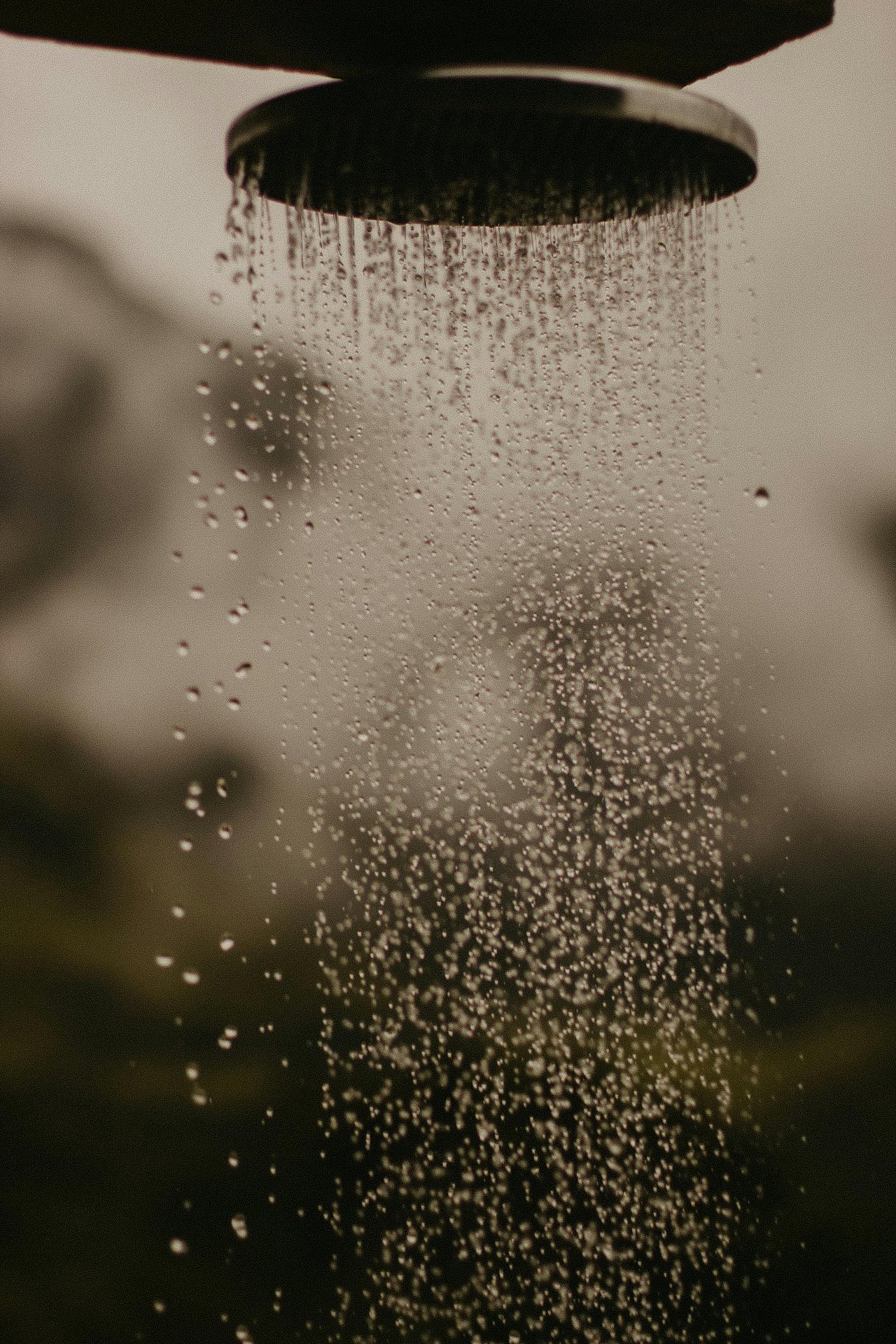 4 reasons why a lukewarm shower is better for you than a cold one