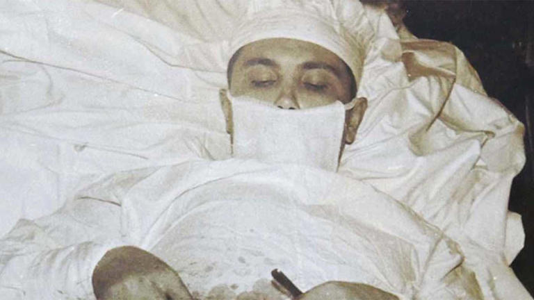 Doctor trapped in Antarctic base cuts out his own appendix