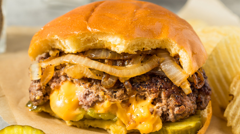10 tips for making an authentic Juicy Lucy burger at home