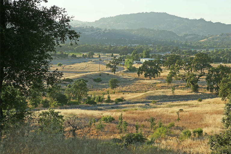 A proposal for a utopian development is splitting a Bay Area town in two