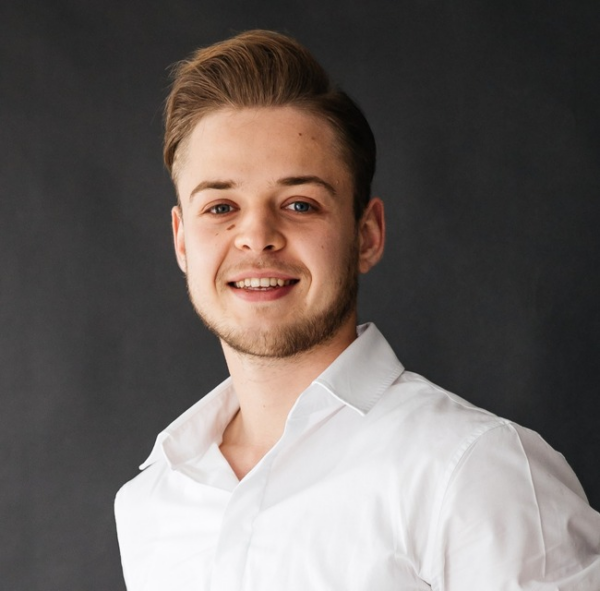 Forbes 30 under 30 founder launches “Aida”: The world’s first AI agent ...