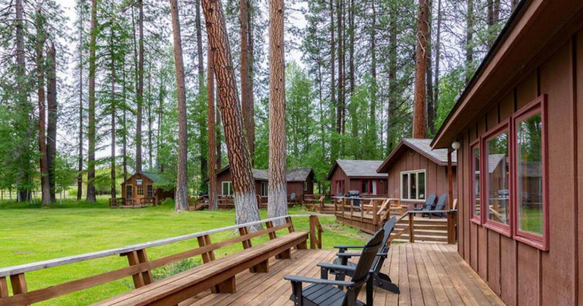 The peaceful Oregon cabins that sit right along the creek