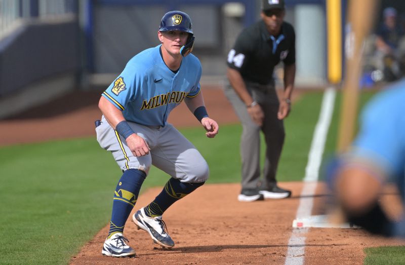 Brewers' Jackson Chourio, Andrew Vaughn on track to return next week