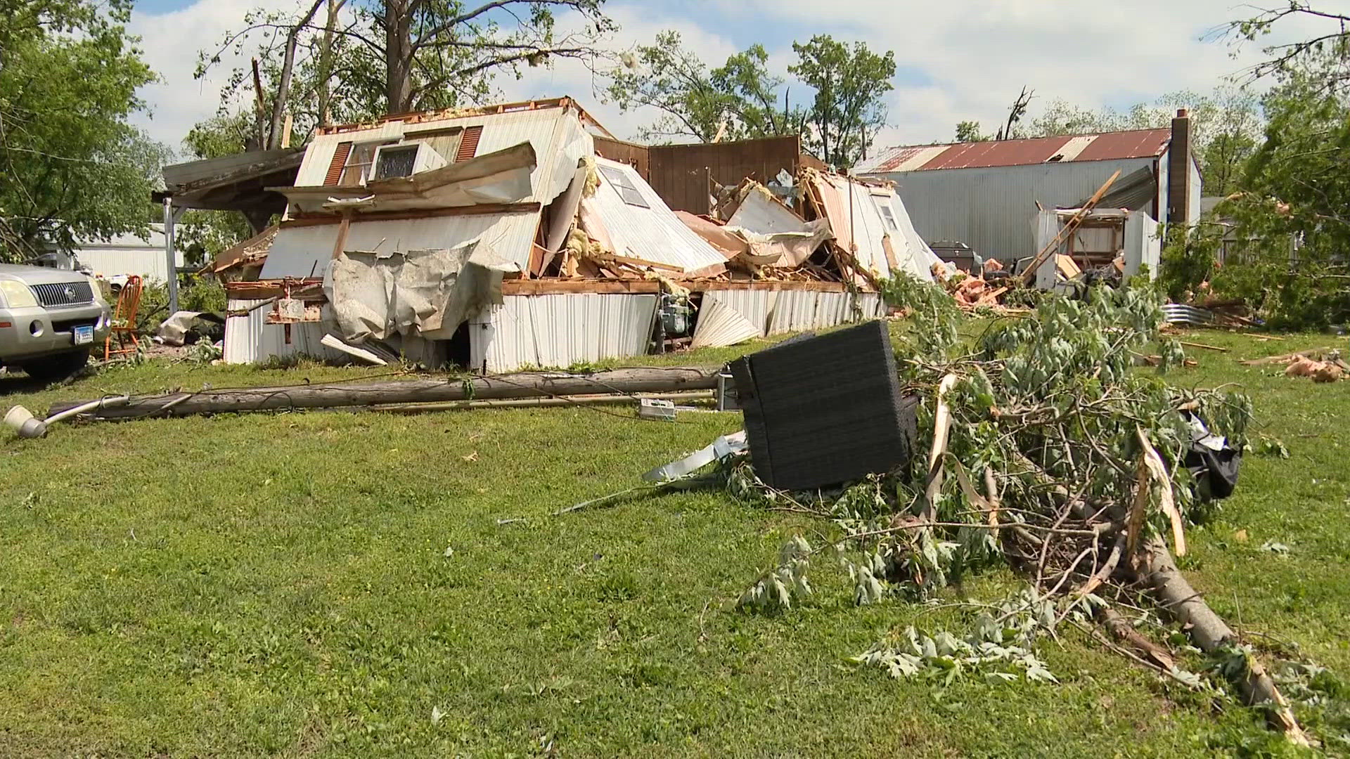 Tornadoes rip through Clinton County, Illinois, communities
