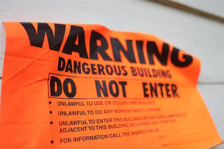 Vacant Kansas City apartment complex burns for 15th time this year