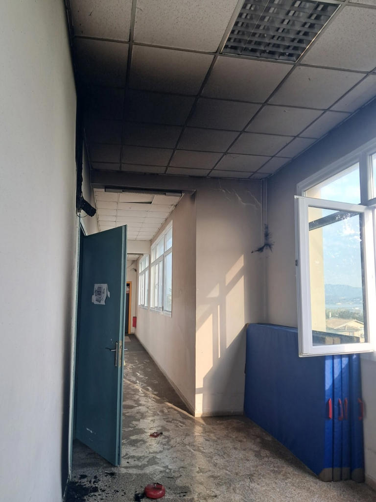 Κέρκυρα: Βραχυκύκλωμα προκάλεσε φωτιά στο ΕΝΕΕΓΥΛ - Οργή για τις ...
