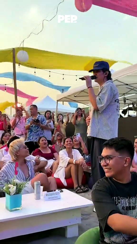 Adie gives flowers to #CosmoSummerParty2026 attendees | PEP coverage