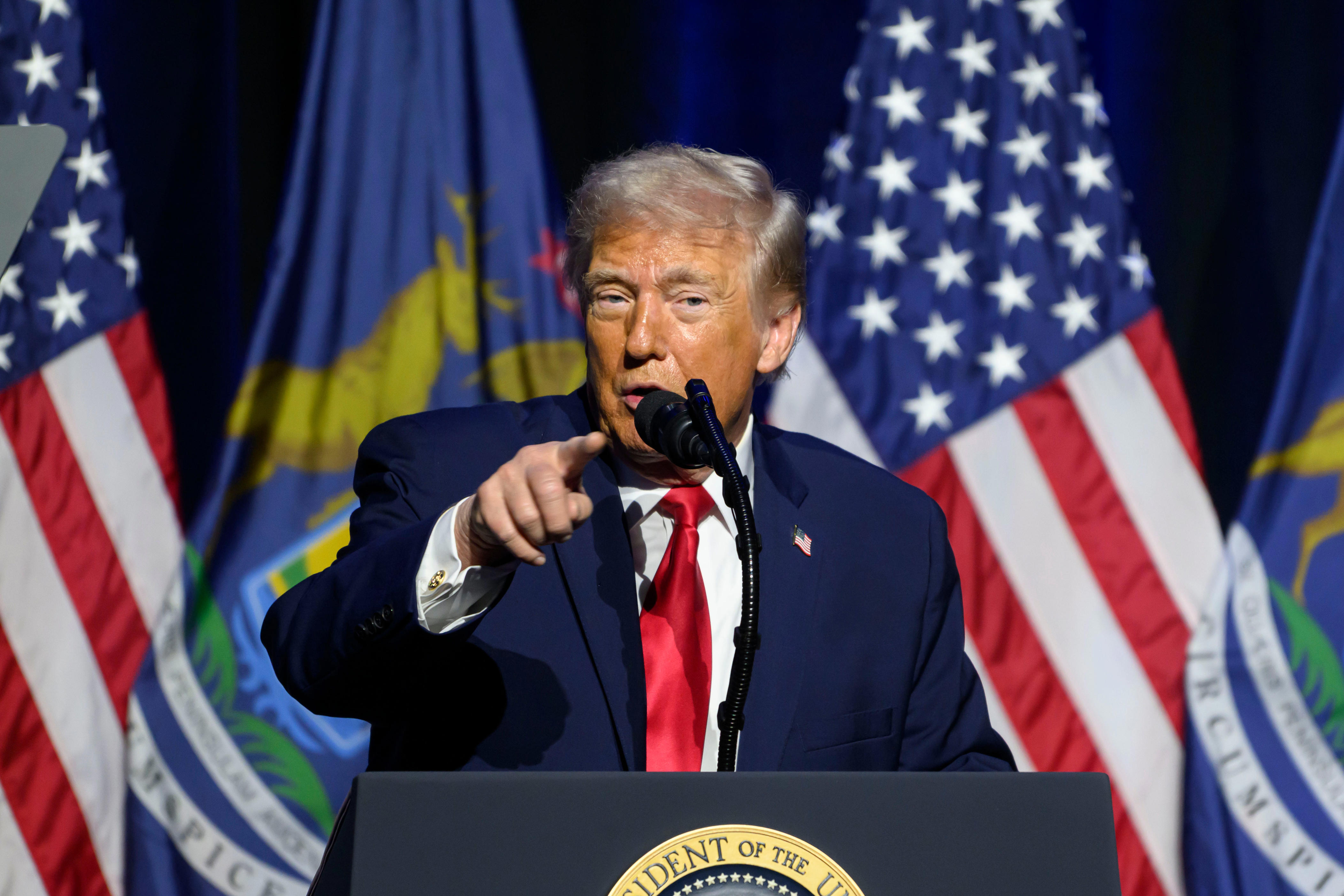Dingell, Democrats urge Trump to keep Chinese autos out of US market