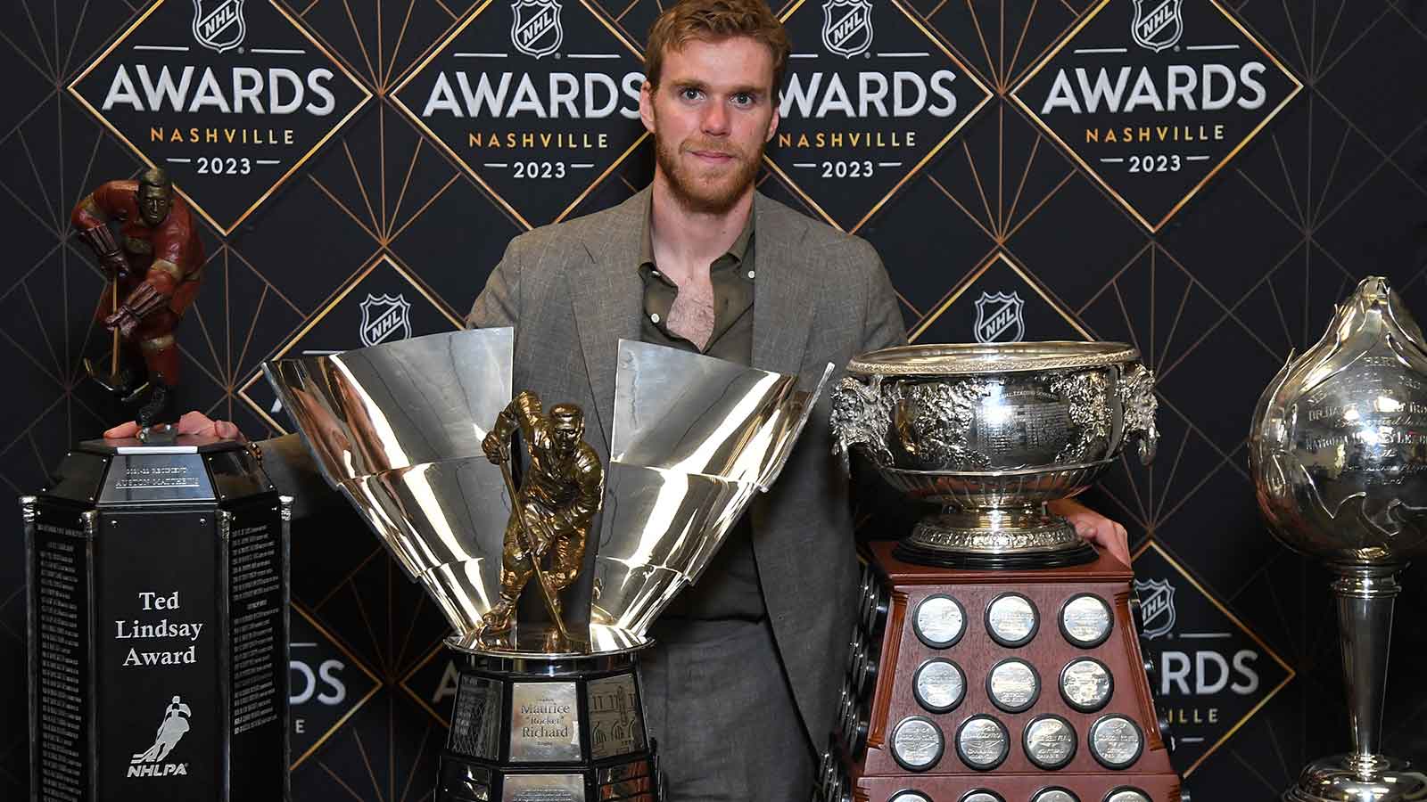 Oilers star Connor McDavid joins Wayne Gretzky on exclusive list after ...