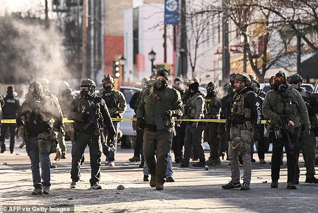 Feds raid more than 20 businesses in Minneapolis amid alleged Somali ...