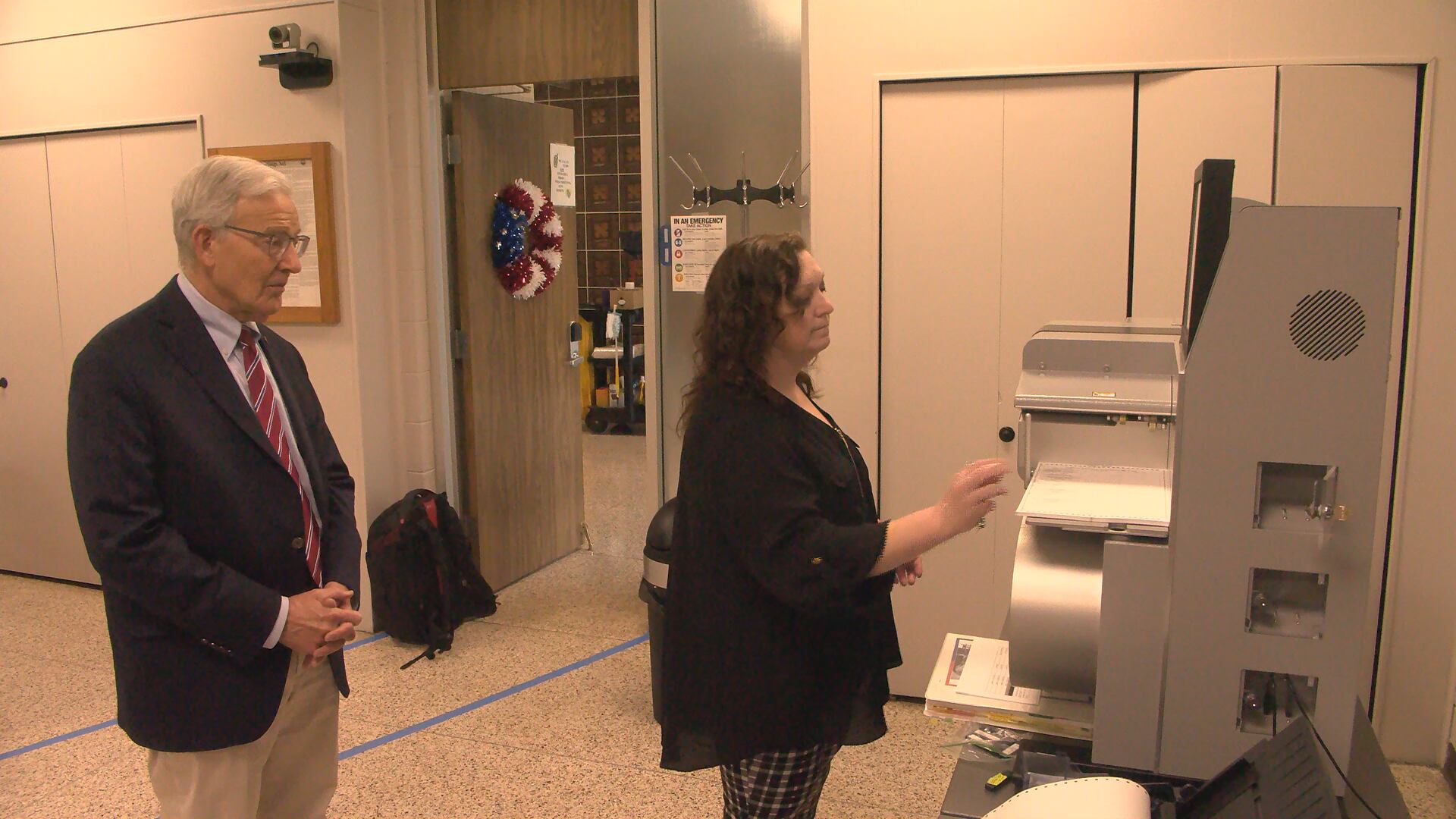 Secretary of State watches ballot counter testing in Lincoln County